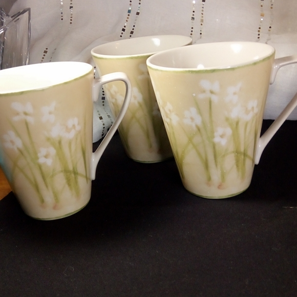 222 Fifth | Dining | 222 Fifth Hand Painted Dinnerware Narsiscus By ...